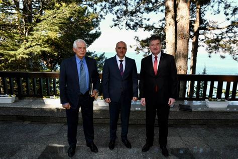 Премиерот Ковачевски во Охрид ги пречека Борел и Лајчак Северна Македонија е фактор на