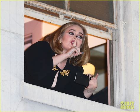 Adele Pops Out Of Her Wiltern Window I Feel Like Justin Bieber Photo 3576699 Adele Photos