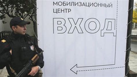 Вивозили на КАМАЗі Як російські солдати та офіцери роками крали в армії труси та берці Bbc