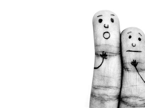 Обои Пальцы на рабочий стол