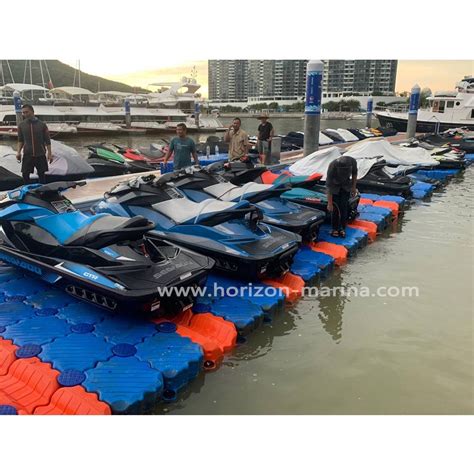 Hot Selling Modular Plastic Floats Floating Pontoon Cubes Floating Dock Pier Fishing Dock And
