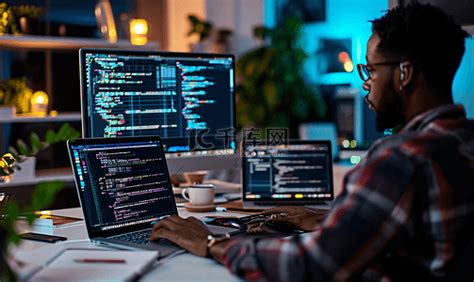 程序员在笔记本电脑上编写编程代码高清摄影大图 千库网