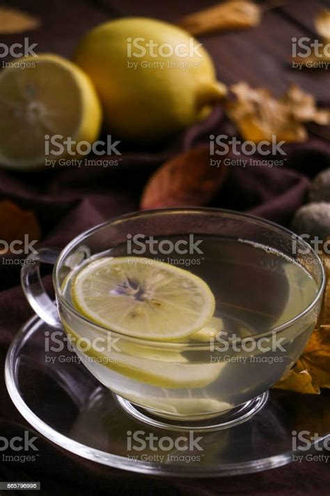 레몬과 매운 생강 독감과 감기에 대 한 보호는 유용한 뜨거운 차 한잔 0명에 대한 스톡 사진 및 기타 이미지 0명 가을 갈색 Istock