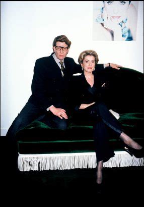 Catherine Deneuve Met Aux Enchères Sa Collection Saint Laurent Une