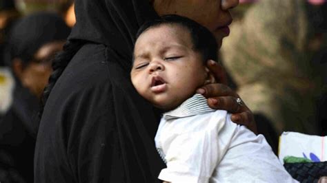 यूपी में बदलाव की सुखद बयार प्रजनन दर घटी लिंगानुपात बढ़ा जानें क्या