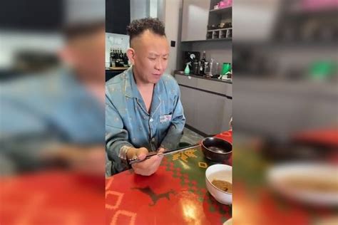 我爸这根“南方葱”在“怂”这块气质上绝对不输任何人哈哈哈 我爸这根“南方葱”在“怂”这块气质上绝对不输任何人哈哈哈