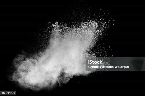 흰색 분말 폭발 검은 배경에 고립 백색 먼지 입자 스플래시 색상 홀리 페스티벌 가루눈에 대한 스톡 사진 및 기타 이미지 가루눈 검은색 계시록 Istock