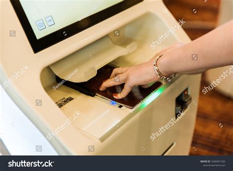 3169 Imágenes De Passport Machine Imágenes Fotos Y Vectores De