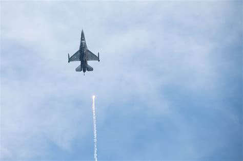 Politico Идея передать Украине истребители F 16 набирает всё больше поддержки в Пентагоне