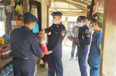 ရခိုင်ပြည်နယ် မောင်တောမြို့၌ မီးဘေးအန္တရာယ်ကြိုတင်ကာကွယ်နိုင်ရေးအတွက် ၄ မိုင်ဈေးရှိ ဈေးဆိုင်မ