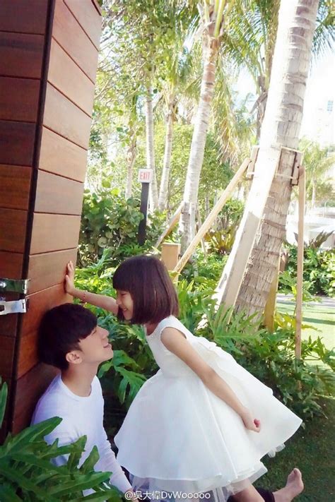 Cặp anh trai em gái chênh nhau tuổi lại tiếp tục gây sốt với chùm ảnh cực cute