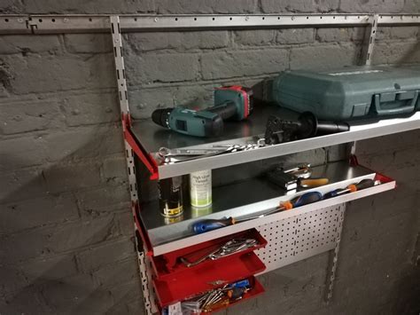 Купить стеллажи для инструментов — металлические полки с лотками для ...