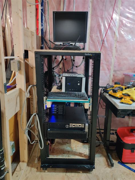finally migrated my servers to it s rack r unraid