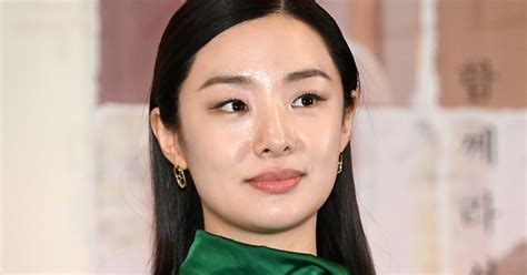 포토 스테파니 리 반짝이는 눈빛