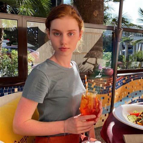 Pin By Michaela Wanke On Elizabeth Lizzie T Shirts For Women Women Women S Top