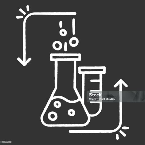 실험실 플라스크 분필 아이콘의 화학 반응 유기 화학 실험 수행 실험실 작업 화학 물질과의 상호 작용 과학적 연구 연습 절연 벡터 칠판 그림 개념에 대한 스톡 벡터 아트 및