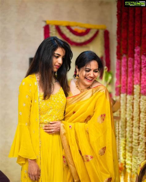 Singer Sunitha Upadrashta Hd Instagram Photos And Wallpapers December