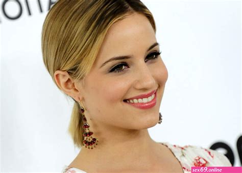 Dianna Agron Naked Sexy Photos