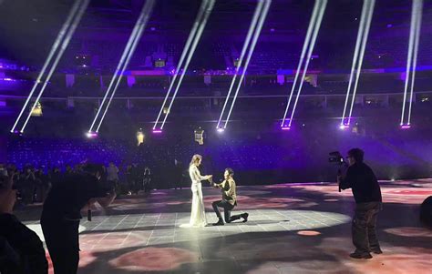 为什么在 Lpl 十周年庆典结束后管泽元向余霜求婚能引发观众如此热议？ 知乎