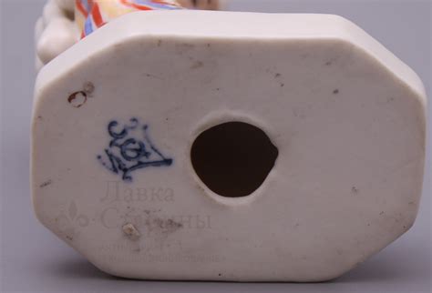 Фигурка «Узбечка перед зеркалом