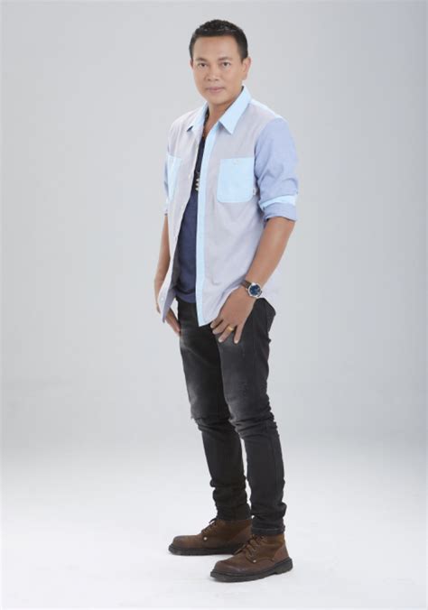 มนต์แคน แก่นคูนยืนหนึ่งศิลปินหลัก 100 ล้านวิว