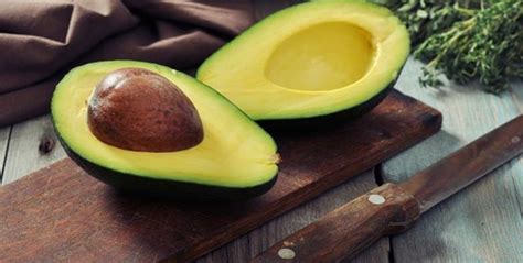 Green Avocado Vs Black Avocado Nutrition Healthy Eating