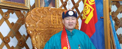 МУ ын Алдарт уяач Д Дэлгэрбаяр Адуутай нөхөрлөсөн цагаас эхлээд хурдан хүлгийн босоо цагаан