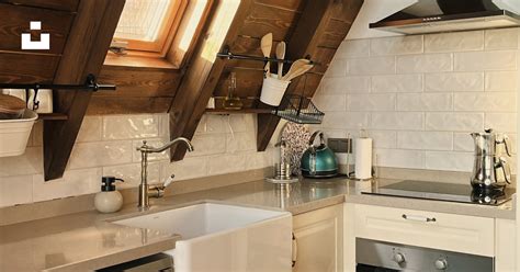 싱크대 스토브 식기 세척기 및 창문이있는 주방 사진 Unsplash의 무료 터키 이미지