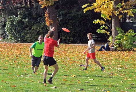 People Are Playing Frisbee In City Park Editorial Photography Image Of Activity Autumn 80126802