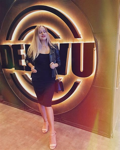 Deretan Daftar Bintang Film Dewasa Paling Cantik Asal Rusia