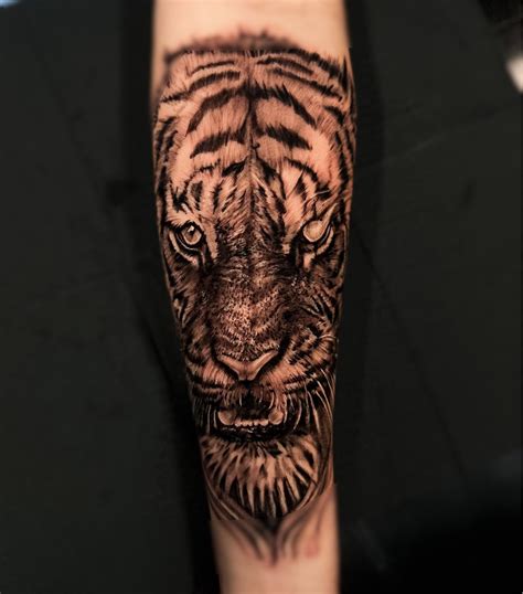 천안타투 신부동타투 두정동타투 호랑이타투 블랙앤그레이 🐯 4 5월 예약가능 다양한장르 도안 제작 작업 가능합니다