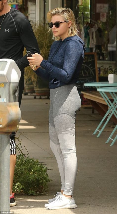 Chloe Grace Moretz Shows Off Fit Figure In Workout Clothes Daily Mail