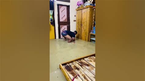 বন্যার কারণে ঘর থেকে মাছ ধরে 😁 Youtube