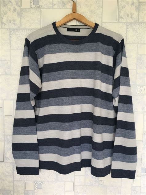 Свитер в полоску размер 50 52 в хорошем состоянии цена 40 лей