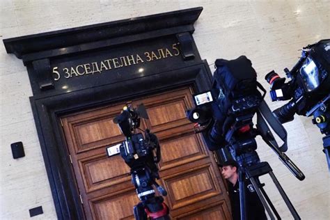 Обществена личност с 30 години стаж в МВнР Оставиха в ареста жена заподозряна че е убила зет си