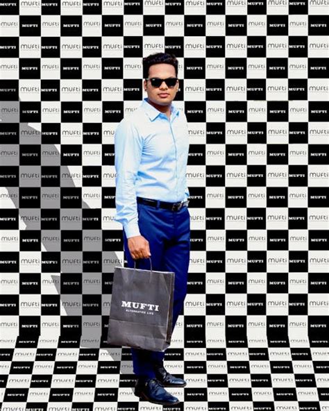 쇼핑 가방을 들고 여자의 사진 · 무료 스톡 사진