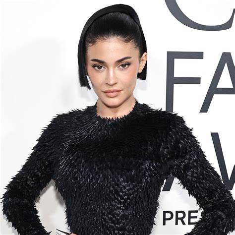 Kylie Jenners Raven Inspired Red Carpet Look Is Her Darkest Yet
