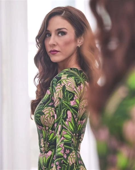 Picture Of Erin Karpluk