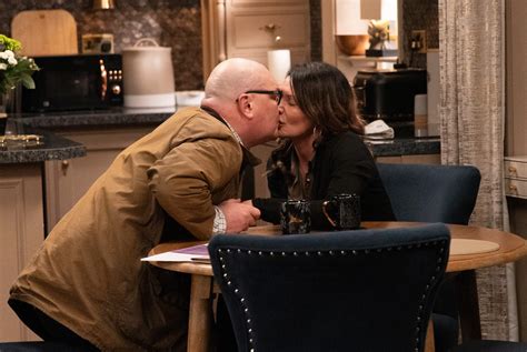 Emmerdale Spoilers For Next Week Paddy And Chas Kiss