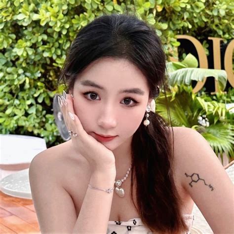 Helen Helen S Threads Say More