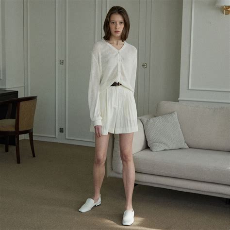 와이드 플리츠 텍스쳐 하프 팬츠 Ivory 감도 깊은 취향 셀렉트샵 29cm