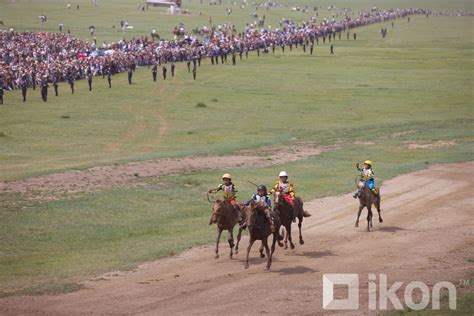СОЁОЛОН Булган аймгийн Сэлэнгэ сумын уяач Хишиг Очирын Бөхбатын хүрэн