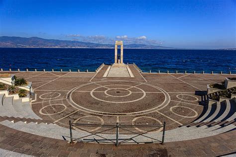 Reggio Calabria Banco De Fotos E Imágenes De Stock Istock