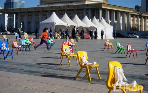 ФОТО Охидын эрхийн төлөөх 300 бүжин туулайн суулт