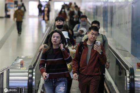 社交距离措施结束 香港取消实行超950天“口罩令” 搜狐大视野 搜狐新闻