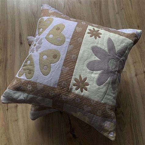 Калъфка за декоративни възглавници Цветя в бежово Dream Big магазин за спално бельо