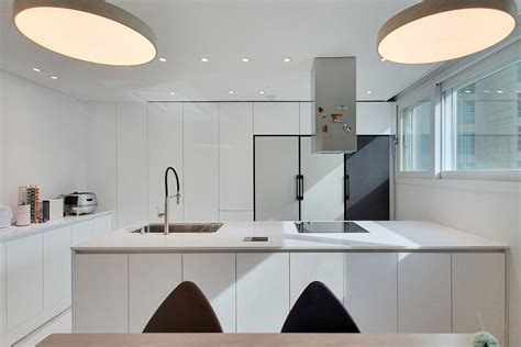 화이트 모던 하우스의 정석 조적벽으로 꾸민 욕실까지~ 라이프스타일 슈퍼앱 오늘의집