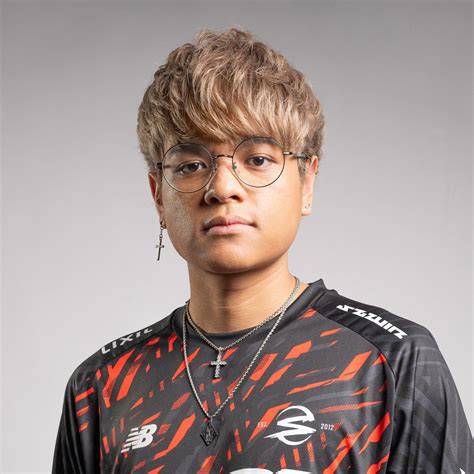 Faide Apex Legends Settings Keybinds Sensitivity More Setup Gg