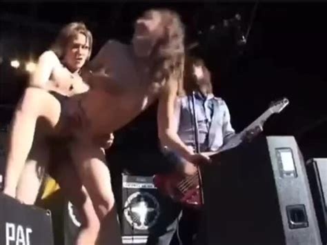 Fucking At The Concert Scrolller