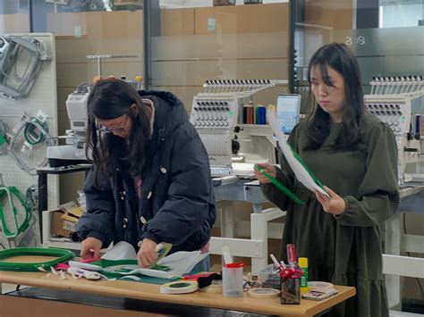 자수공작소자수창업 도와주는 회사 자수공작소 창업은 시작과 준비도 많은 어려움이 있지만 내가 갖고 있던 생각과 꿈이 현실에서 이루워지지 않는 것에서 오는 상실감은